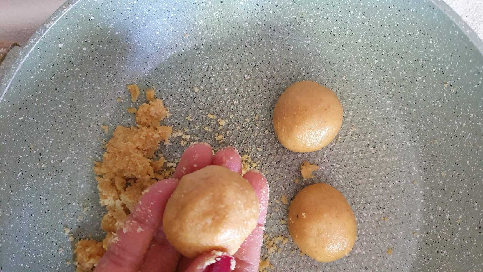 Nei urundai | pasiparippu ladoo – Mildly Indian