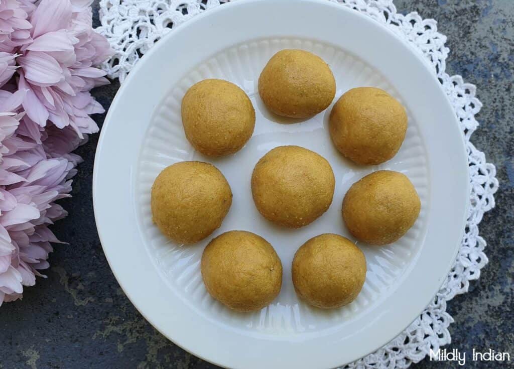 Nei urundai | pasiparippu ladoo – Mildly Indian