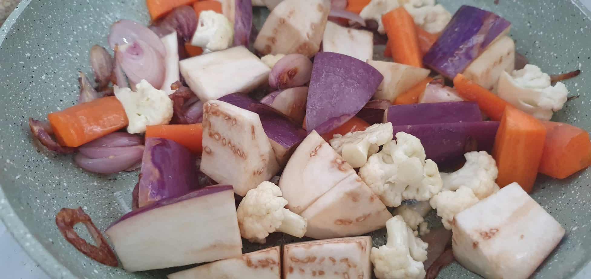 Vegetable Vindaloo – Mildly Indian