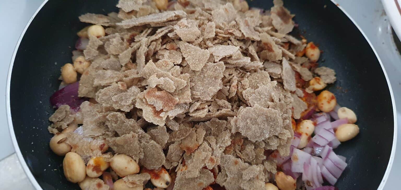 Leftover roti chivda – Vaghareli rotli – Mildly Indian