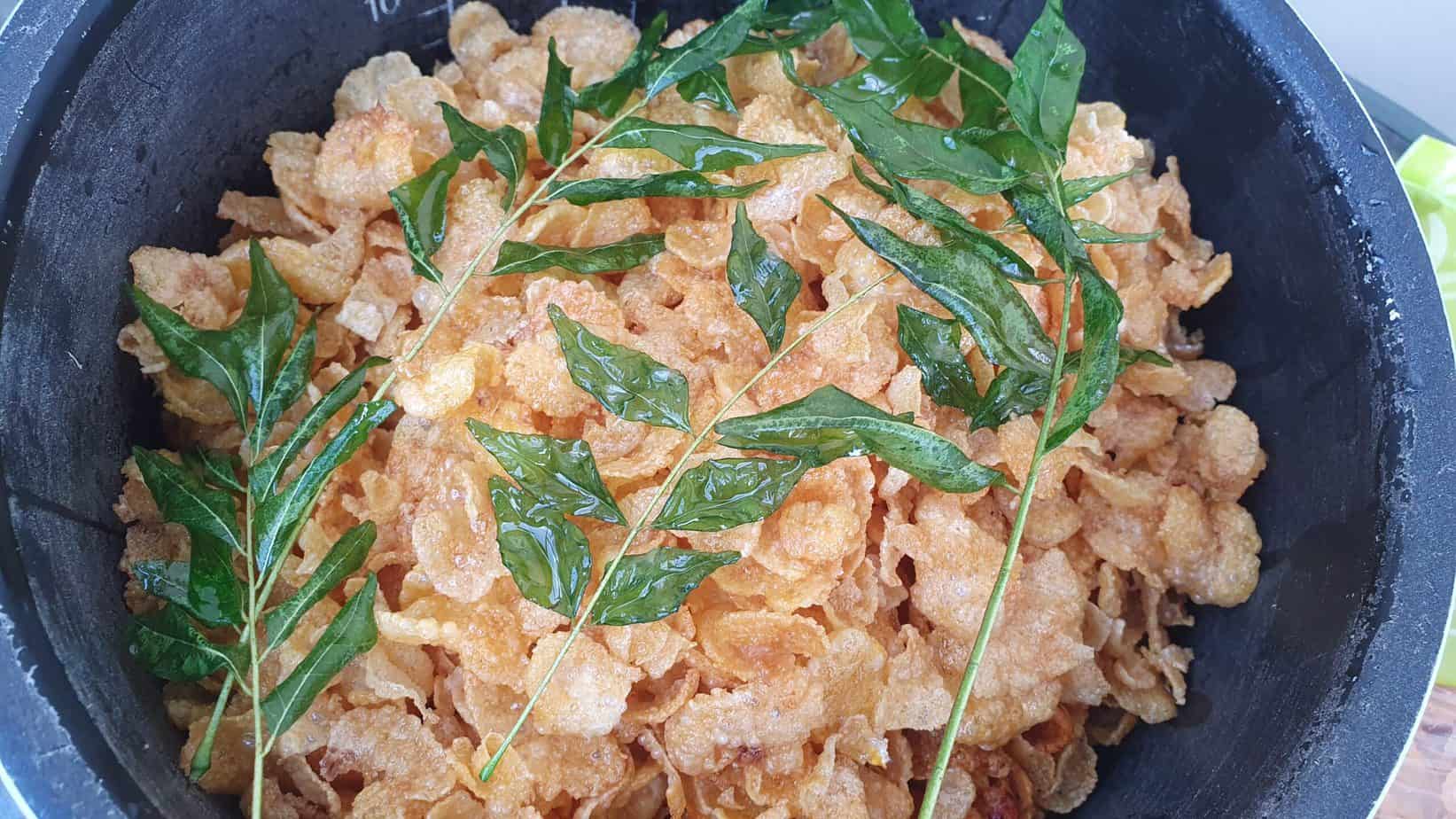 Makai poha chivda – Cornflakes mixture – Mildly Indian