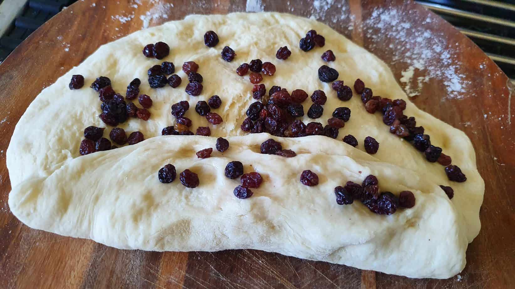 Blackcurrant bread loaf – Mildly Indian