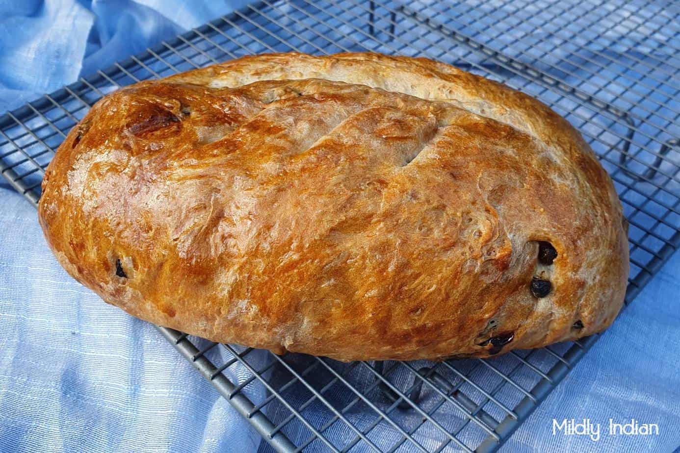 Blackcurrant bread loaf – Mildly Indian