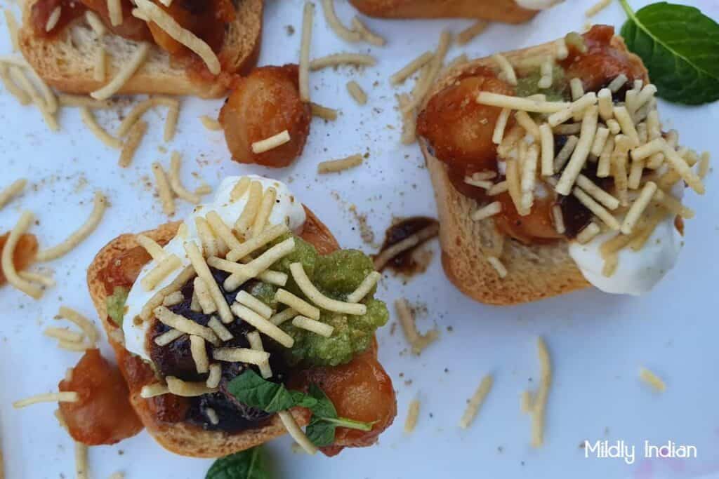 Bread chole chaat – Mildly Indian