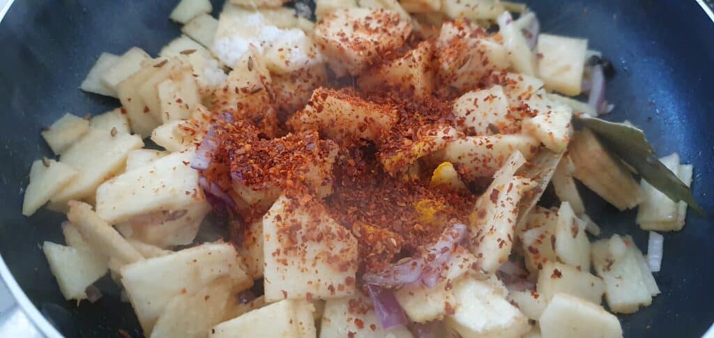 Raisin and quince chutney – Mildly Indian