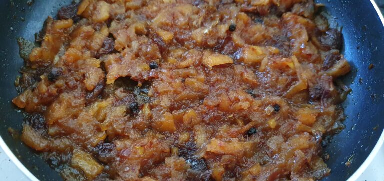 Raisin and quince chutney – Mildly Indian