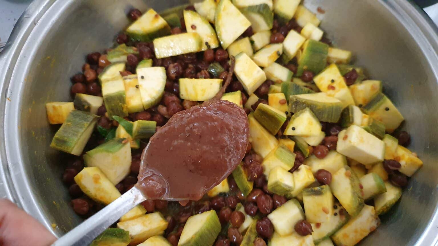 Vazhakkai pulikuthhi upperi – Mildly Indian