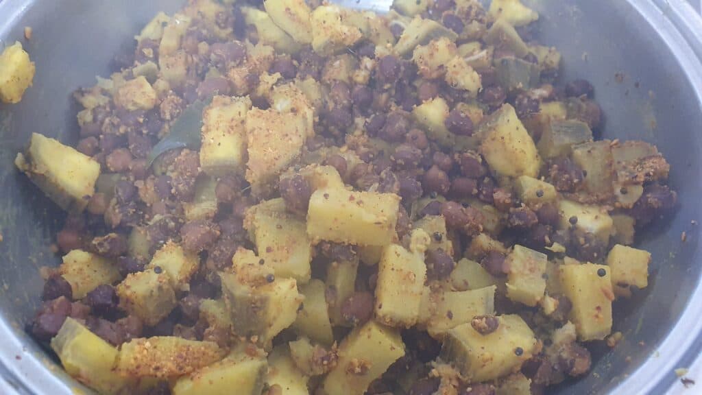 Vazhakkai pulikuthhi upperi – Mildly Indian