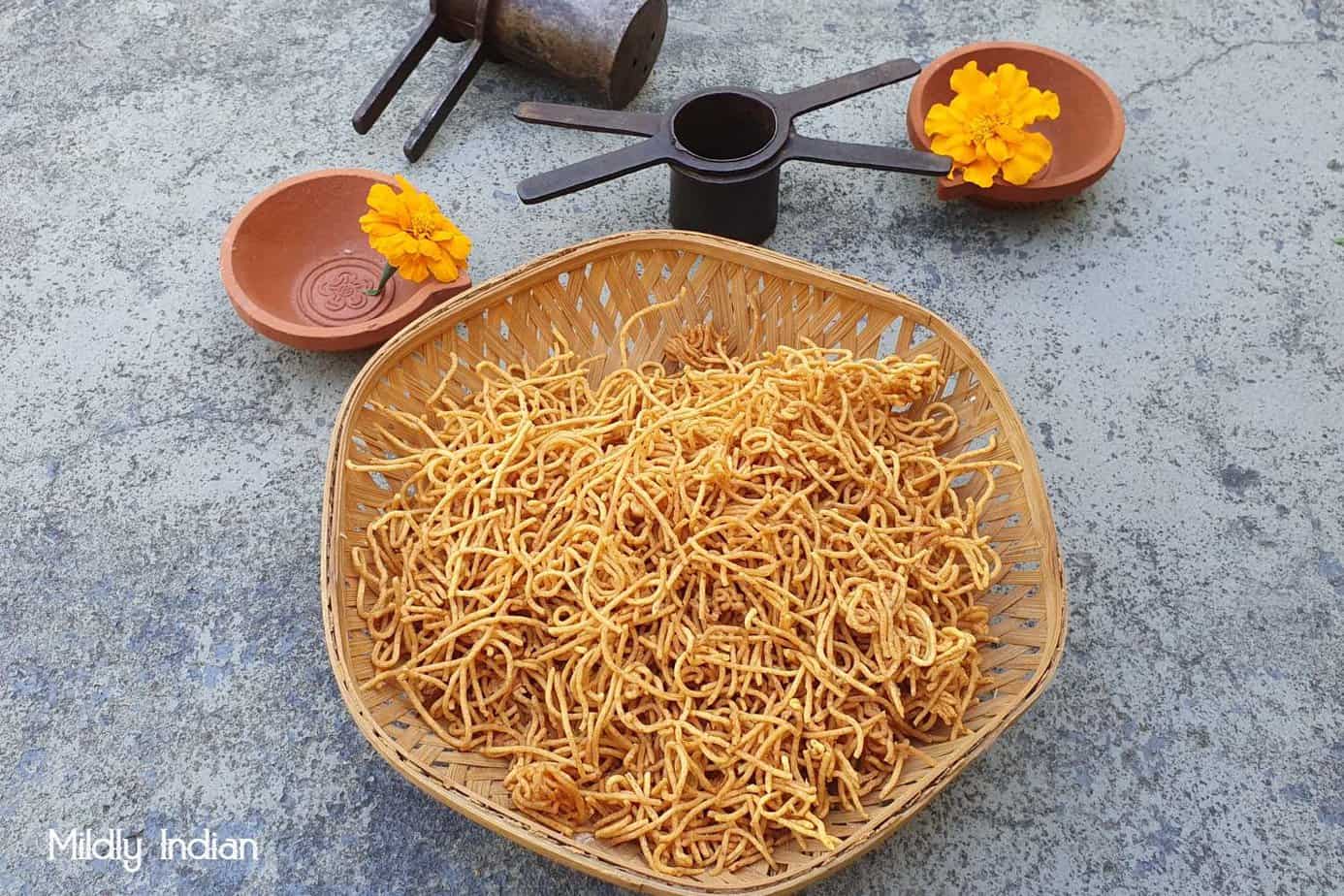 Omapodi | crunchy chickpea noodles – Mildly Indian