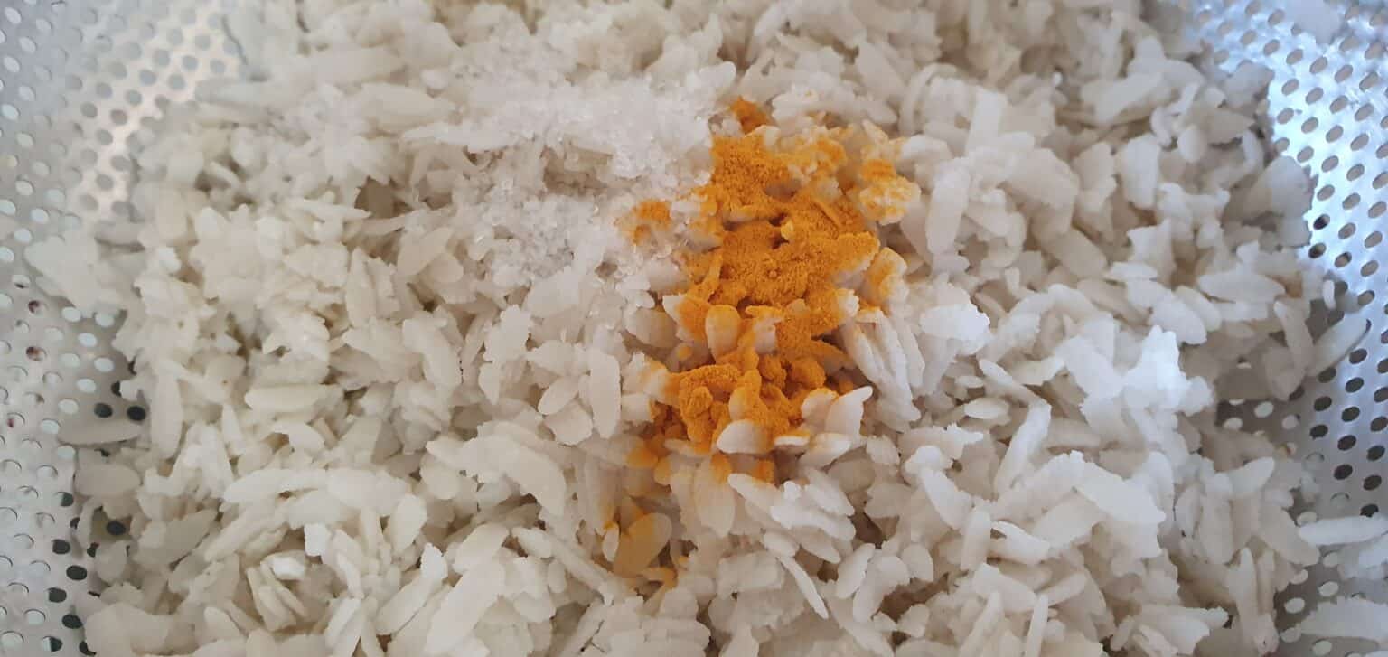 Khatta meeta indori poha – Mildly Indian