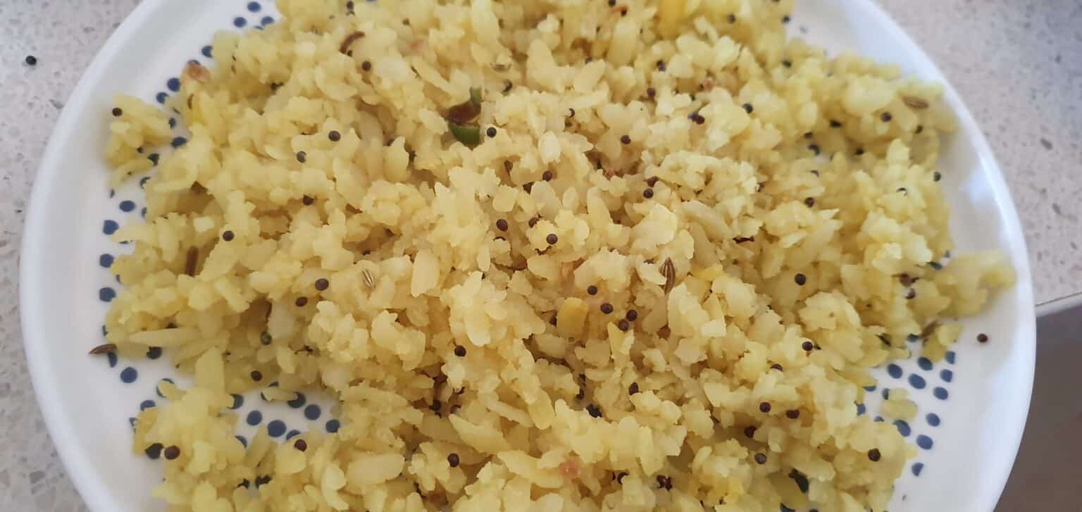 Khatta meeta indori poha – Mildly Indian