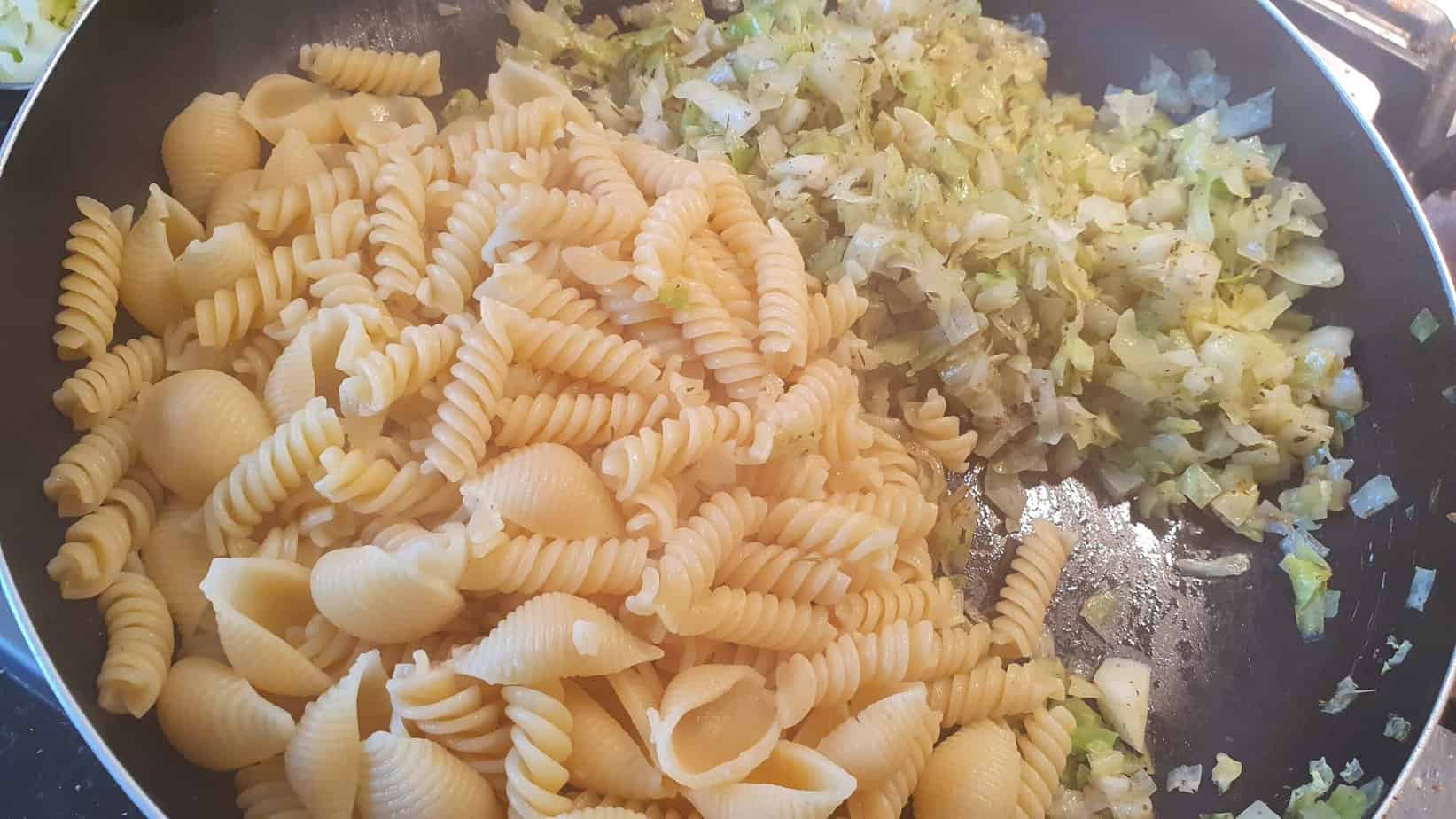 Savory cabbage pasta – Mildly Indian
