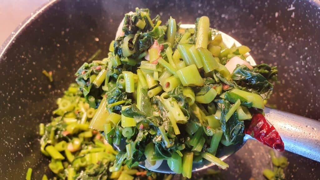 Kolmi shaak baaja | Water spinach stirfry – Mildly Indian