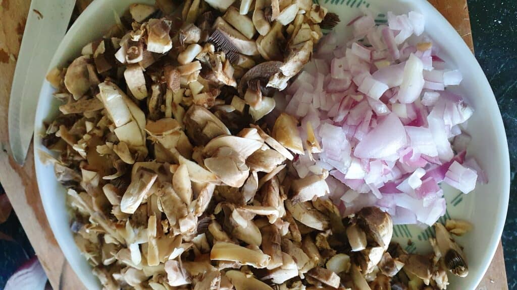 Vegan walnut mushroom mince – Mildly Indian