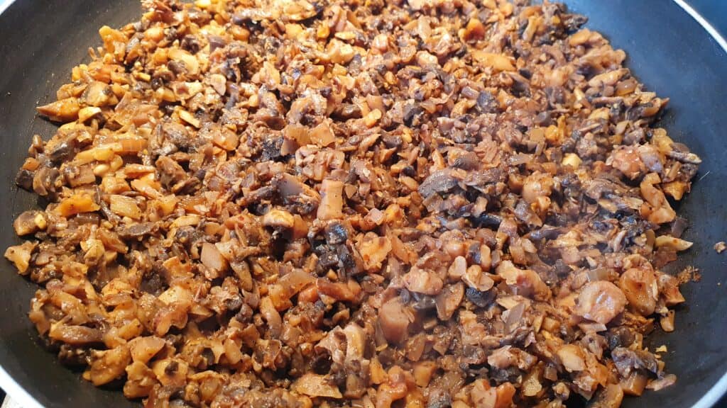 Vegan walnut mushroom mince – Mildly Indian