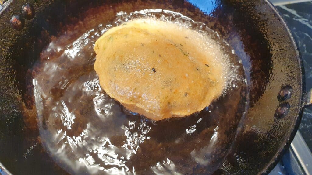 Til ke poori | Sesame seed flatbread – Mildly Indian