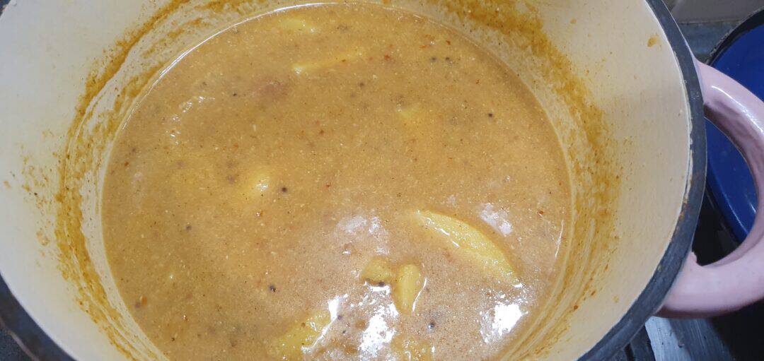 Batata ambat | easy potato curry – Mildly Indian