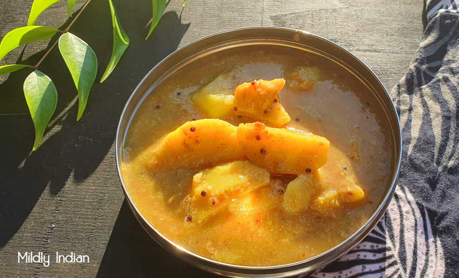 Batata ambat | easy potato curry – Mildly Indian