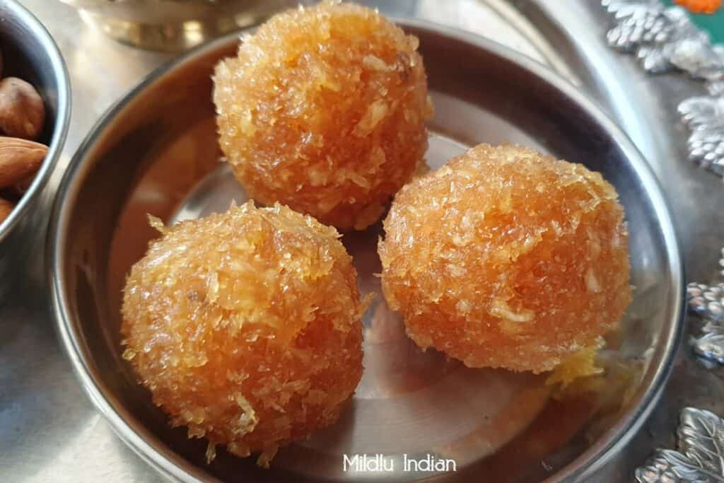 Thengai poornam urundai | Coconut jaggery ladoo – Mildly Indian