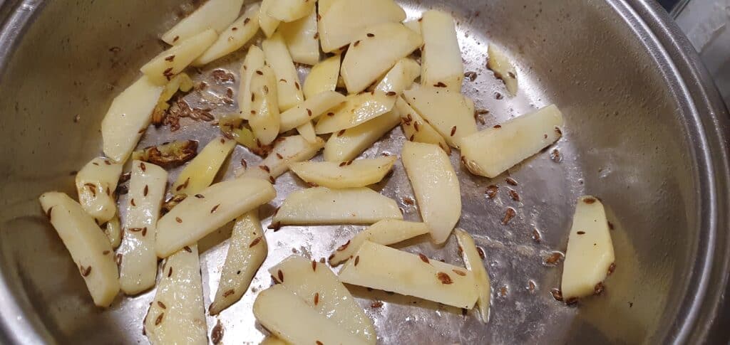 Beans aloo sabji |Potato and beans curry – Mildly Indian