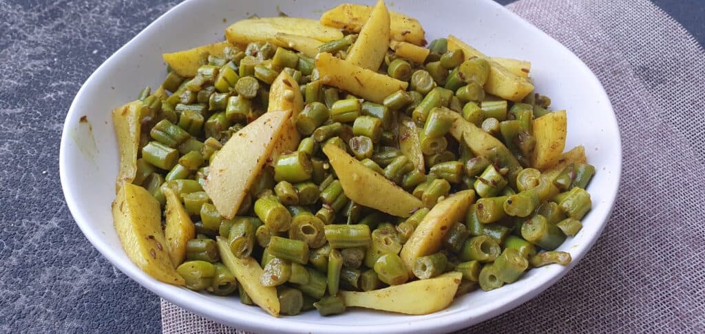 Beans aloo sabji |Potato and beans curry – Mildly Indian