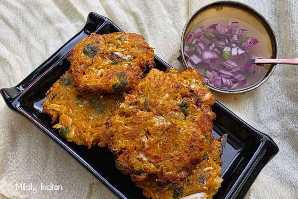 Okoy | Filipino mixed vegetable fritters and sweet vinegar dipping ...